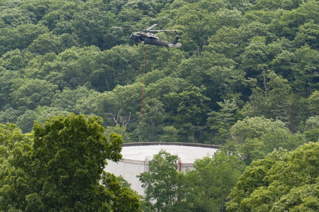 Wintergreen : US Army National Guard Conducting Helicopter Hoist ...